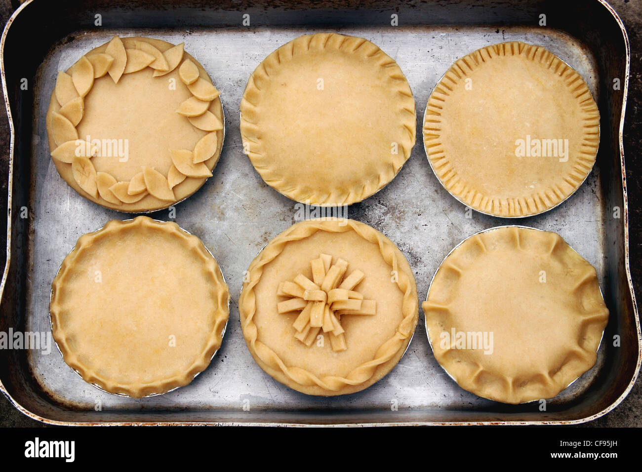 Crimping pie hi-res stock photography and images - Alamy