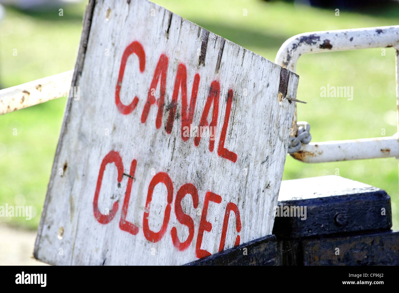 A sign warning of canal closure Stock Photo - Alamy