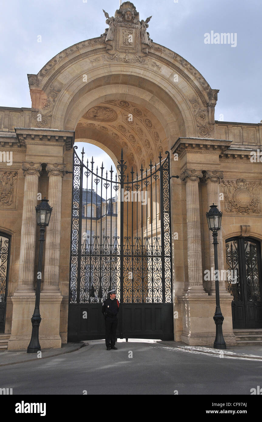 Elysee palace paris gate hi-res stock photography and images - Alamy