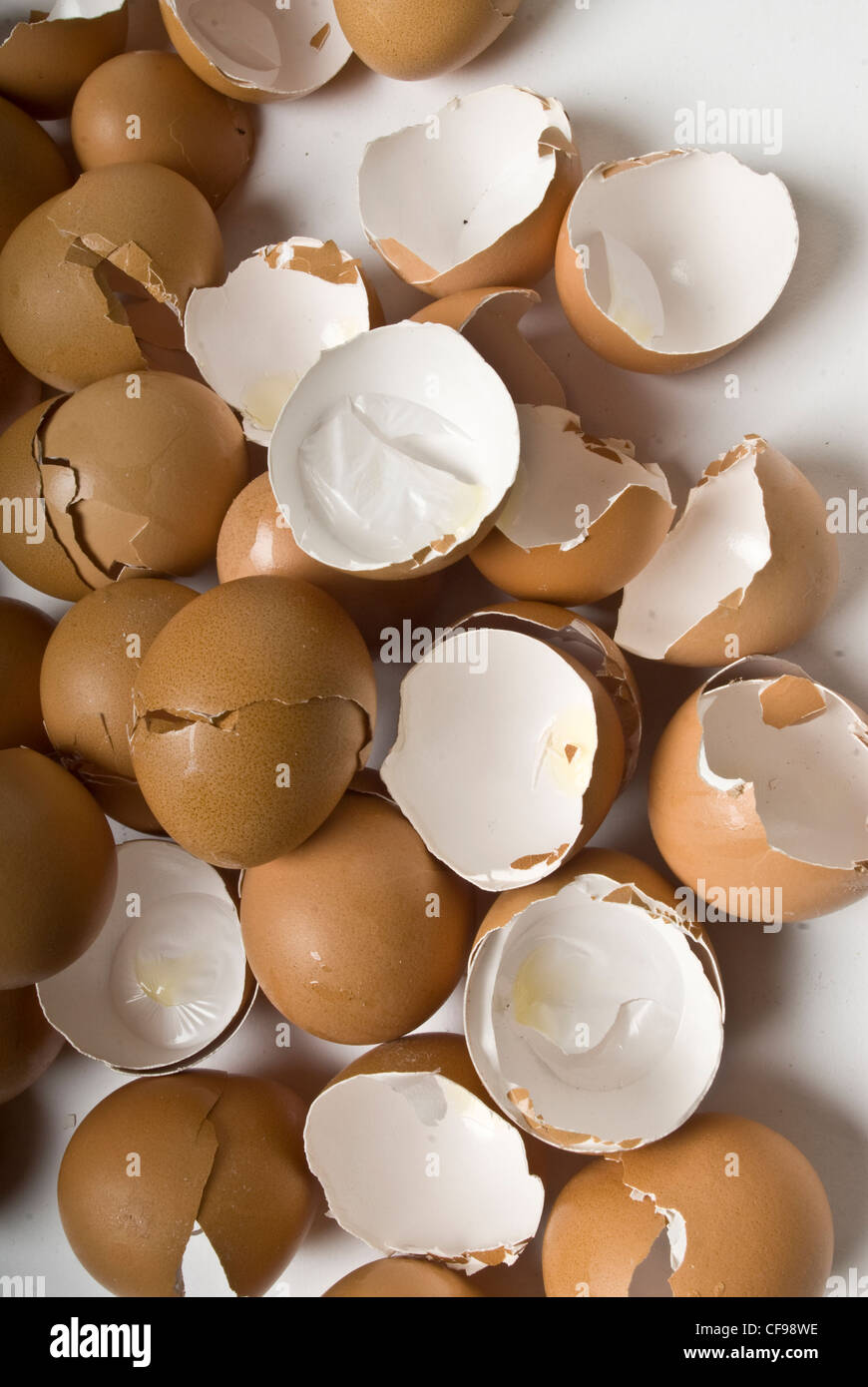 Empty eggshells hi-res stock photography and images - Alamy