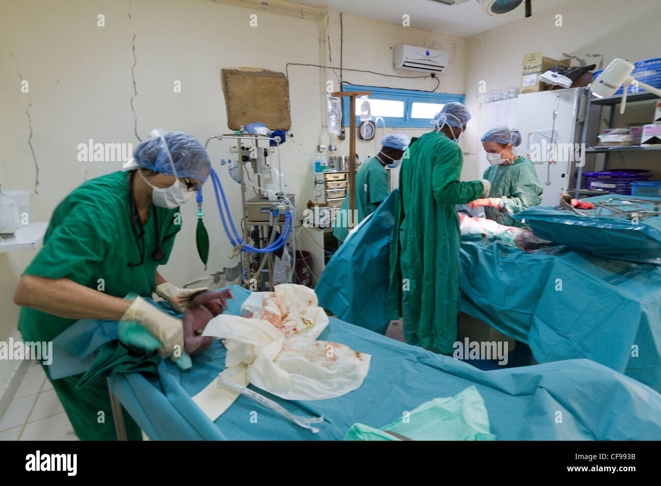 Care after c section surgery duekoue hi-res stock photography and ...