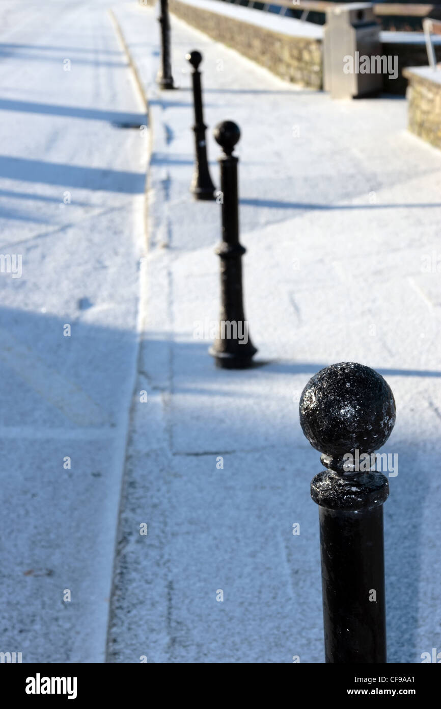 Bollard pavement kerb hi-res stock photography and images - Alamy
