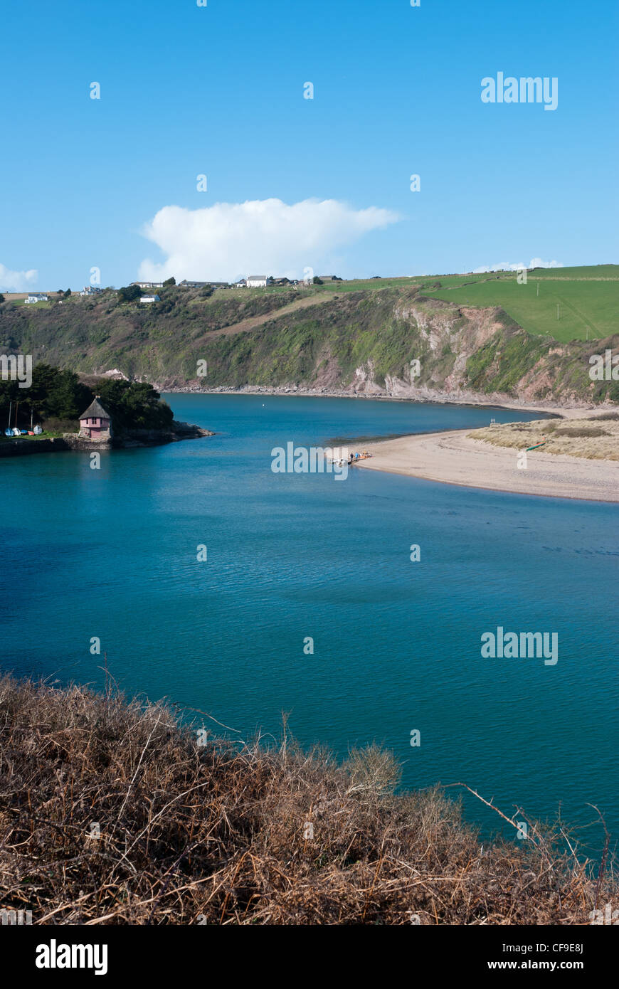 Sunny day on Bantham beach at the mouth of the river avon estuary in ...