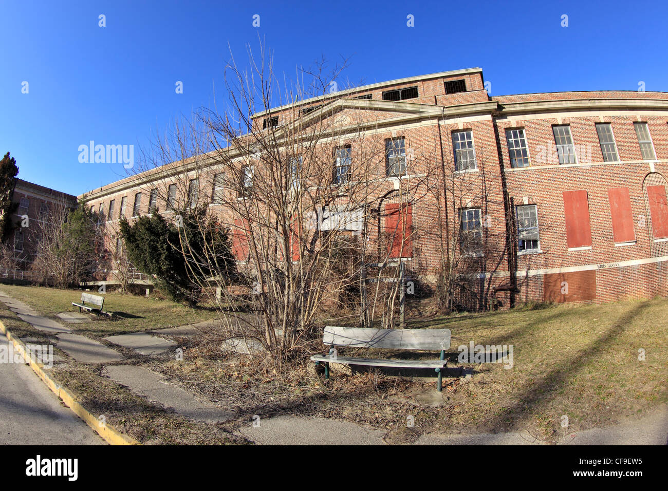 Closed and abandoned building at the Kings Park Psychiatric Hospital ...