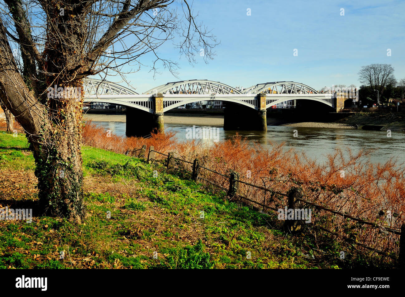 Barnes bridge london hi-res stock photography and images - Alamy