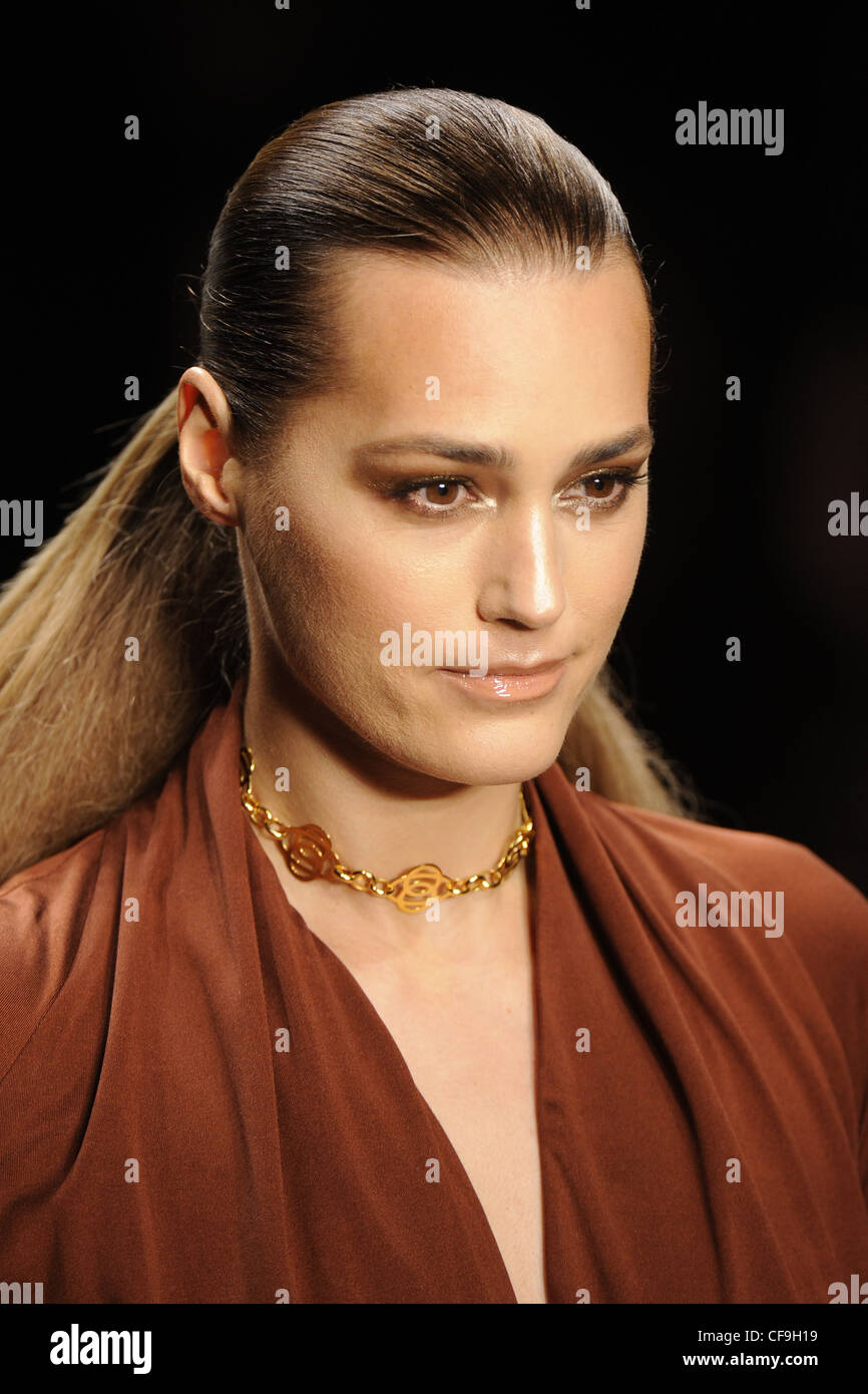 Issa London Ready to Wear Autumn Winter 2011 2012 British model Yasmin ...