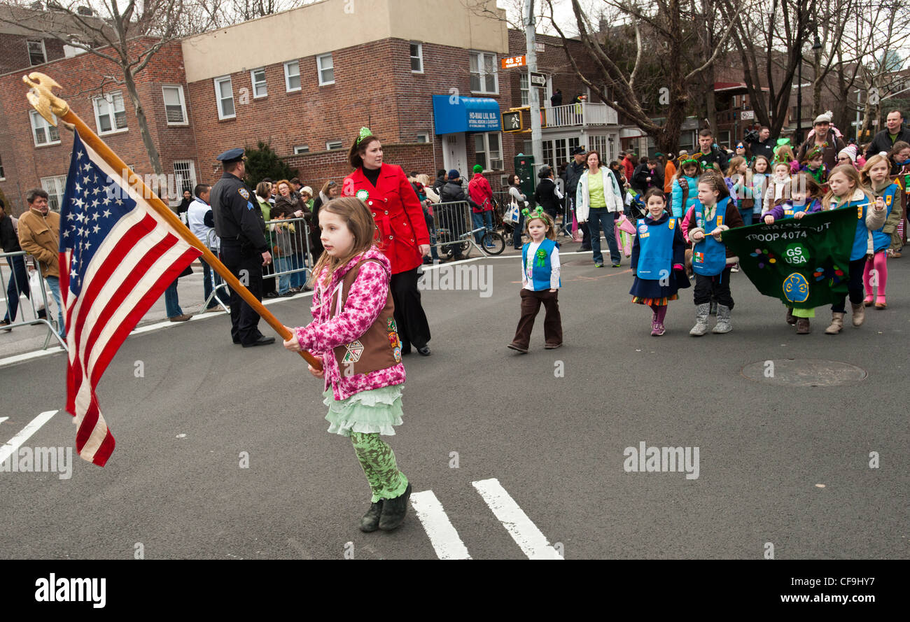 Girl scouts parade america hi-res stock photography and images - Alamy