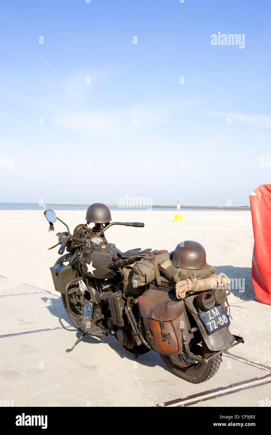 Army beach hi-res stock photography and images - Alamy