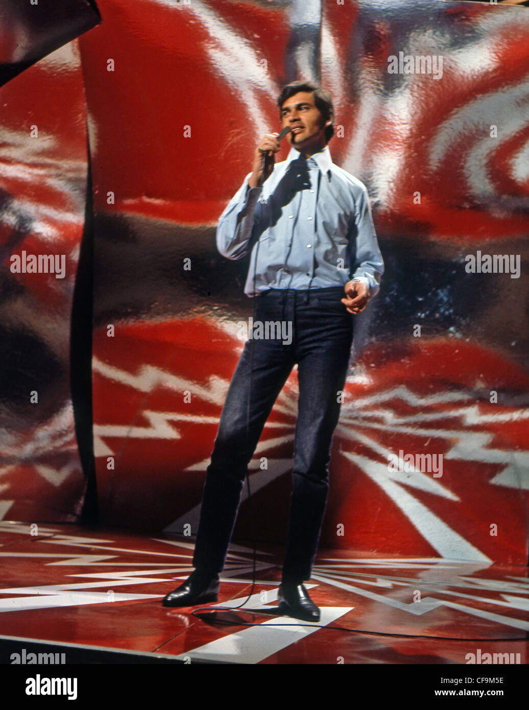 ENGELBERT HUMPERDINCK UK pop singer in 1967. Photo Tony Gale Stock ...