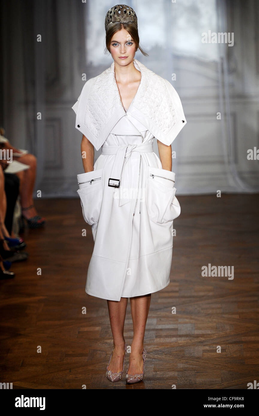 Nina Ricci Paris Ready to WearSpringSummer 2012 Stock Photo - Alamy