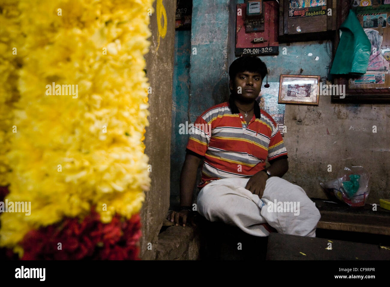 Indian flower maker Stock Photo - Alamy