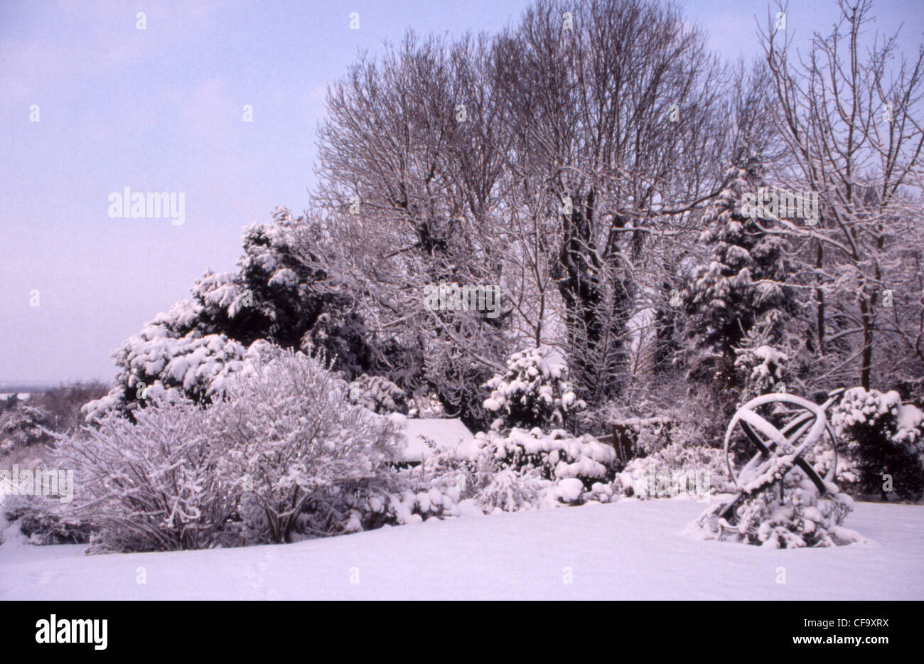 Spherical sundial hi-res stock photography and images - Alamy