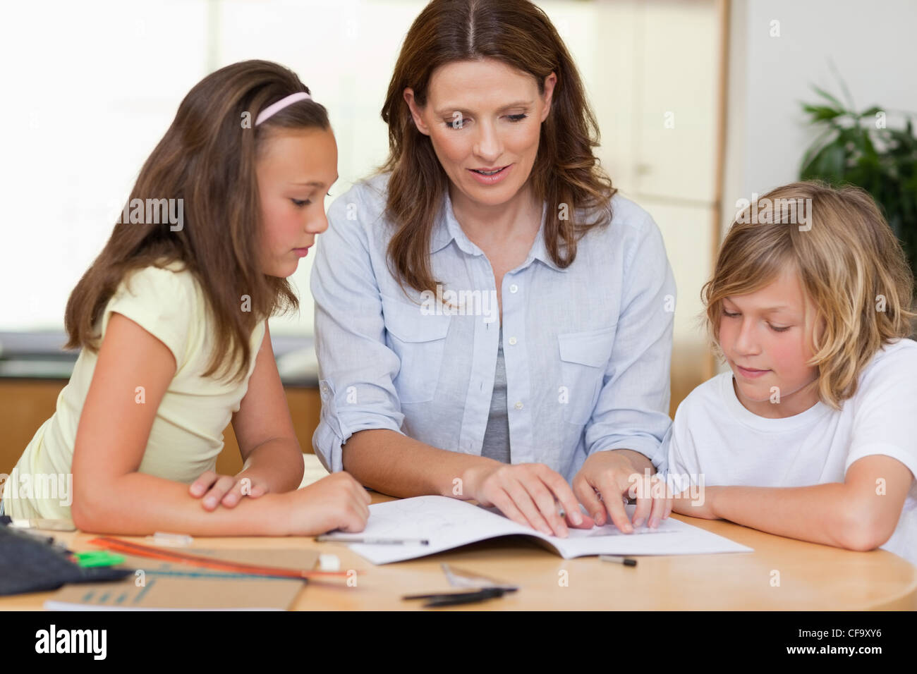 Helpful children hi-res stock photography and images - Alamy