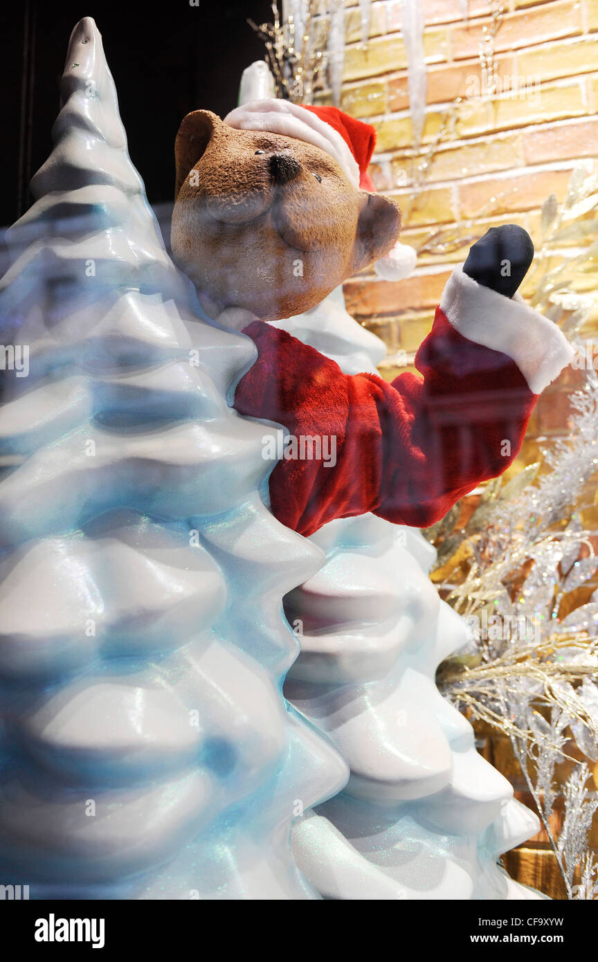 Hamleys christmas window display hi-res stock photography and images ...