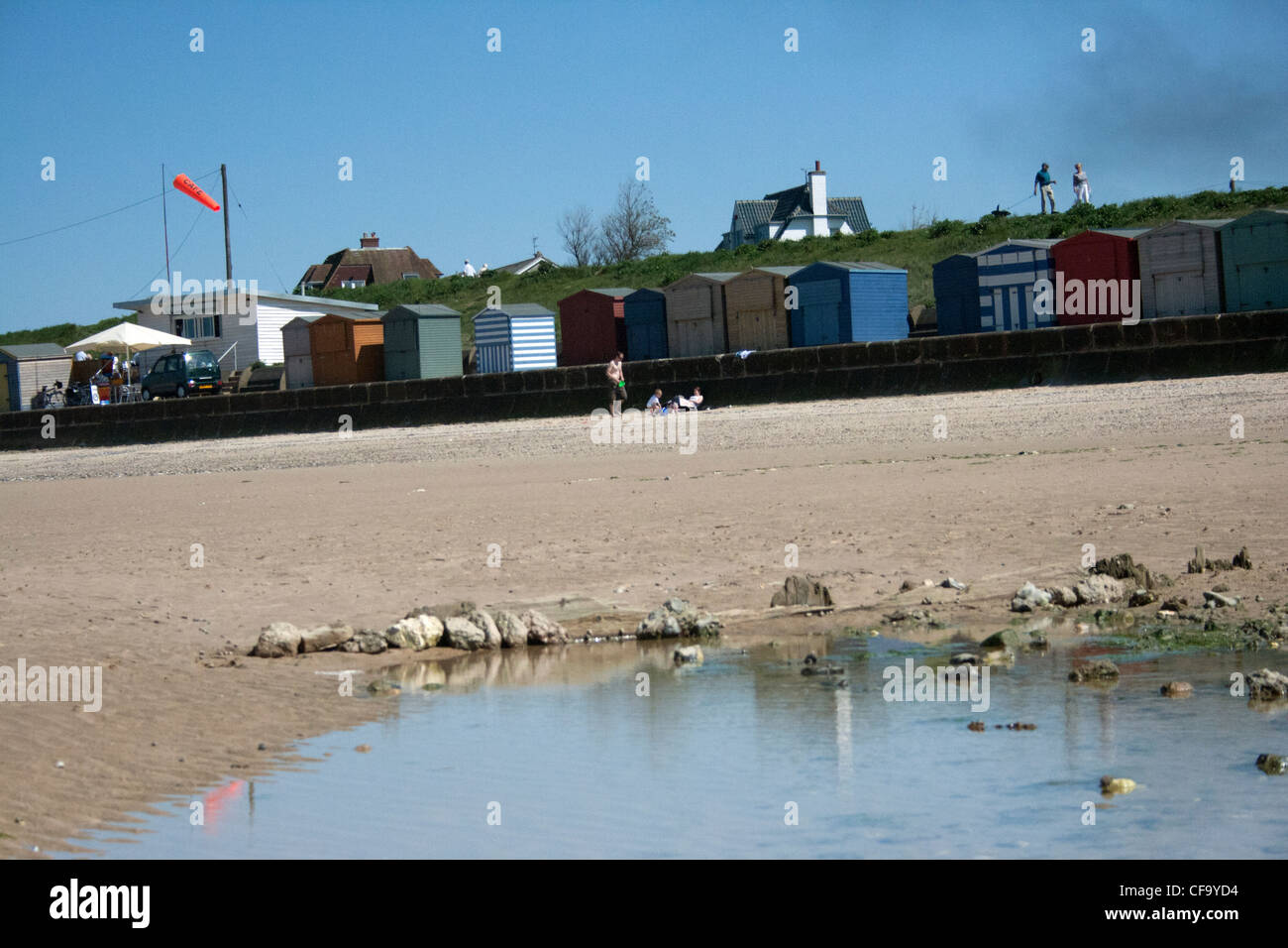 Beach huts minnis bay kent hi-res stock photography and images - Alamy
