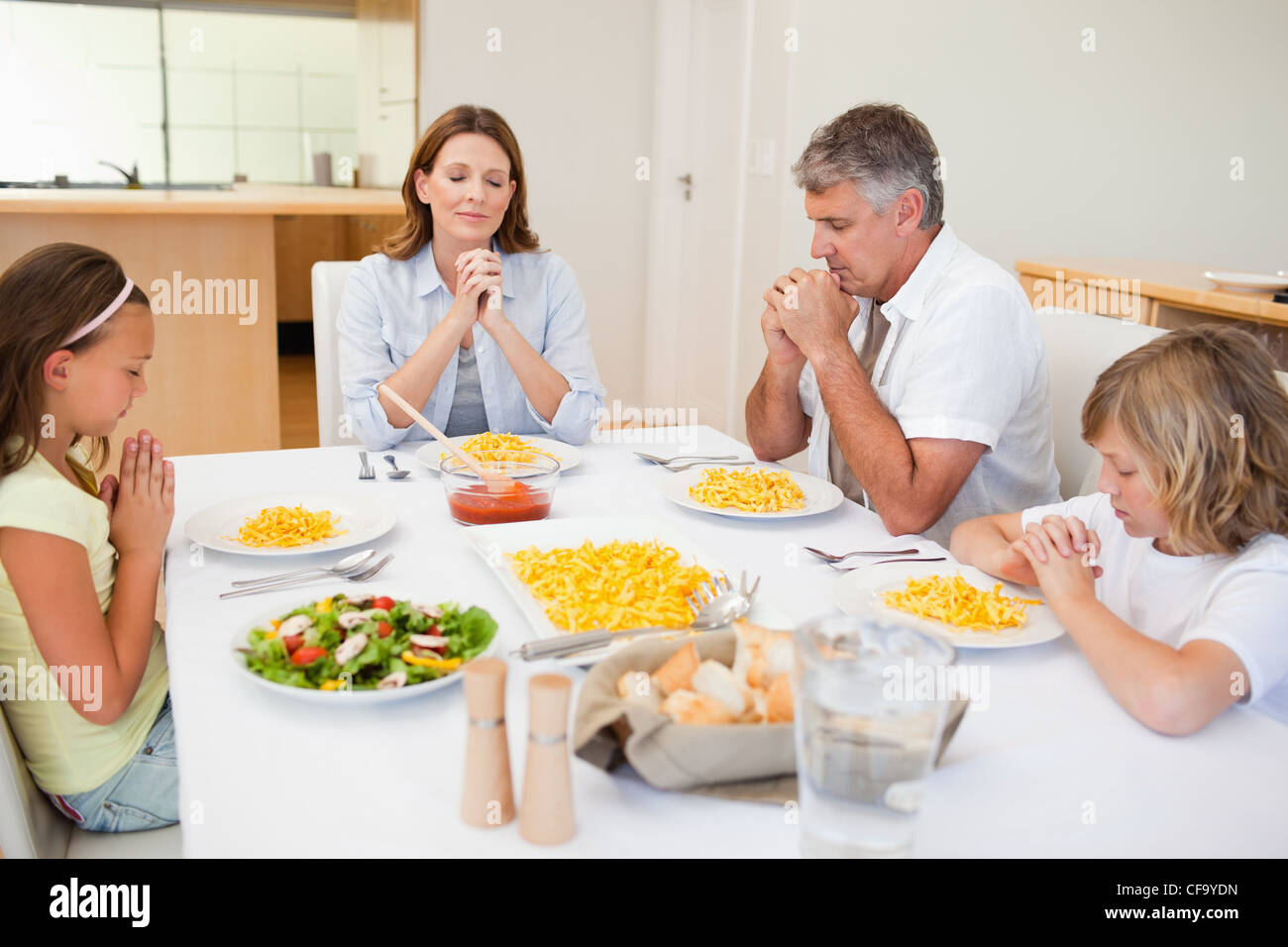 Thankful family saying grace Stock Photo - Alamy