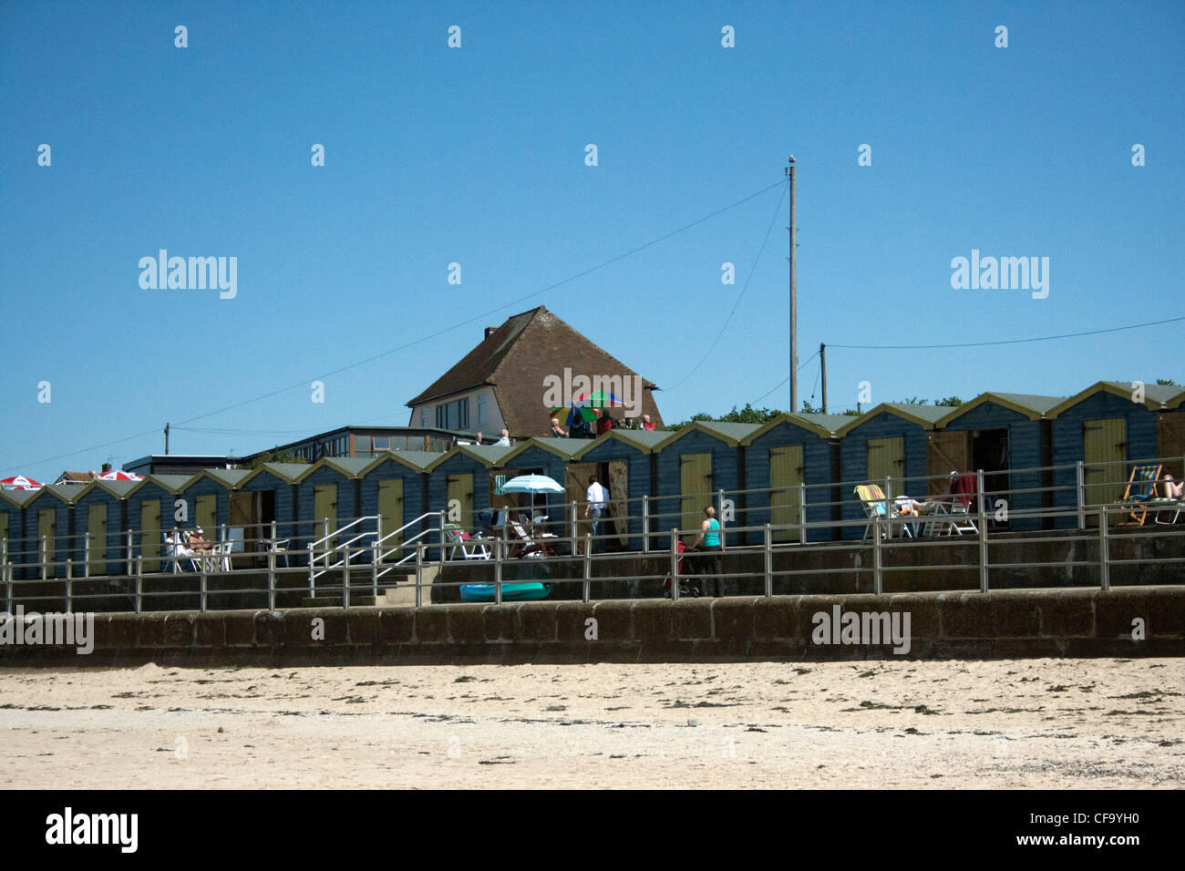 Beach huts minnis bay kent hi-res stock photography and images - Alamy