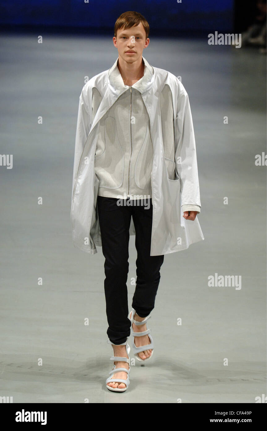 Raf Simons Paris Ready to Wear Menswear Spring Summer Brunette male ...