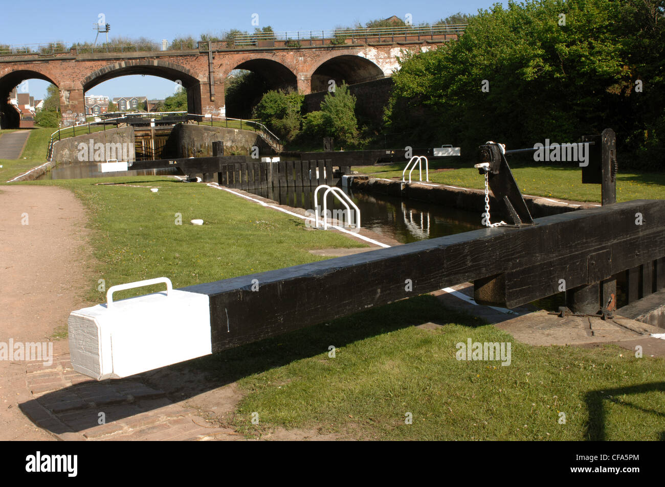 Lock docks england canals hi-res stock photography and images - Alamy