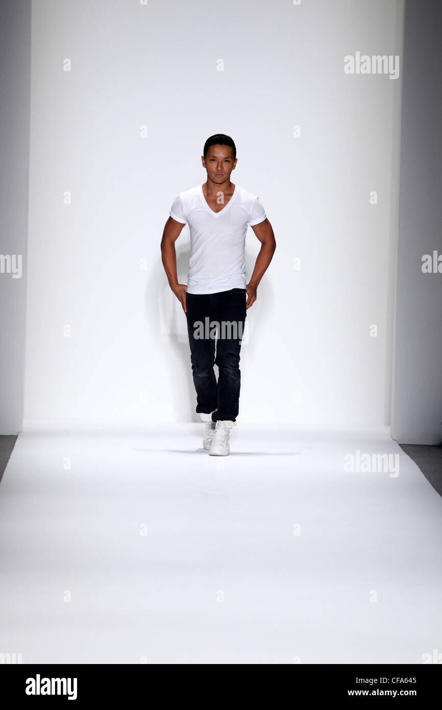 Prabal Gurung New York Ready to Wear Spring Summer 2011Fashion designer ...