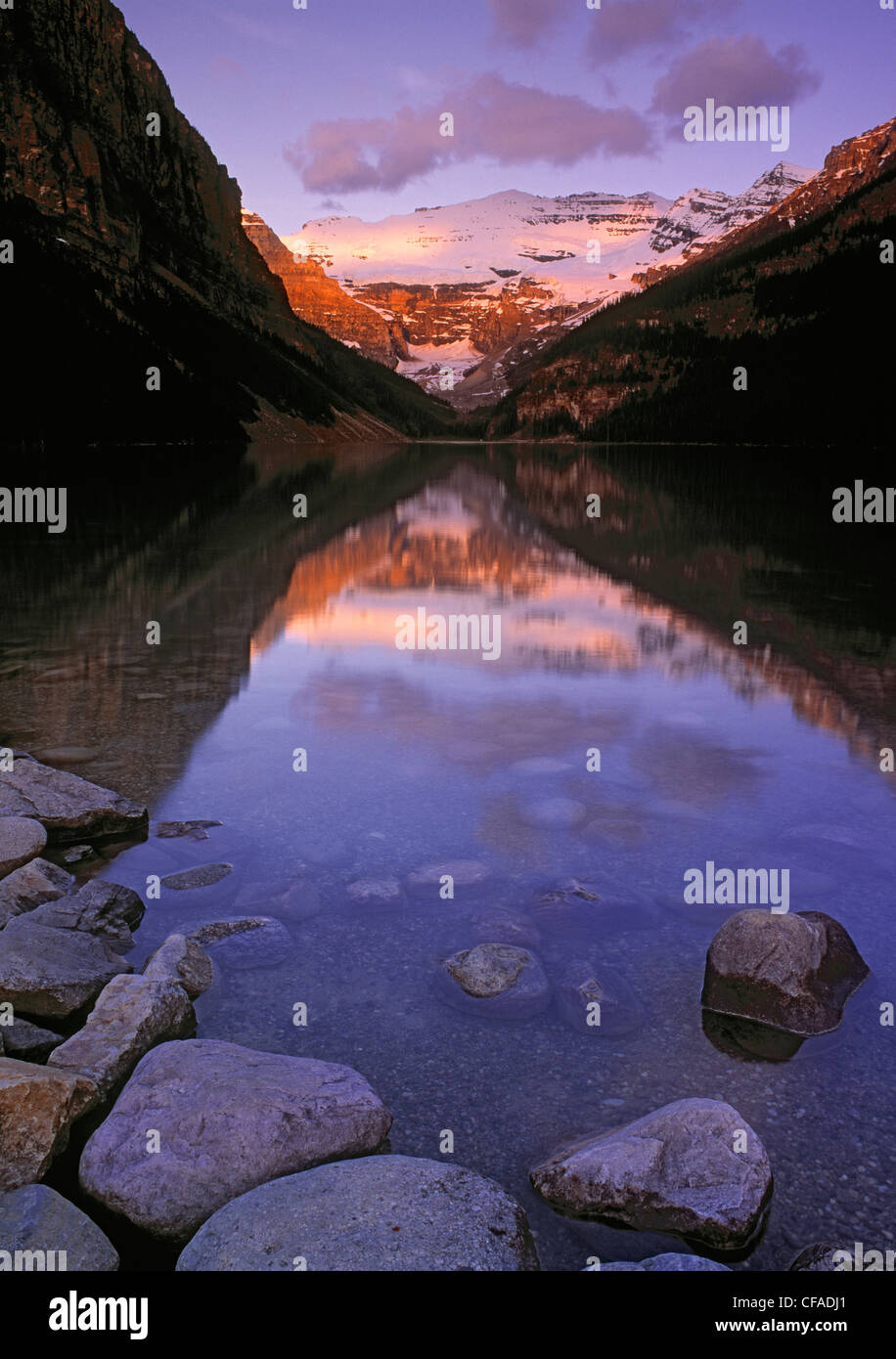 Canada national parks in victoria hi-res stock photography and images ...