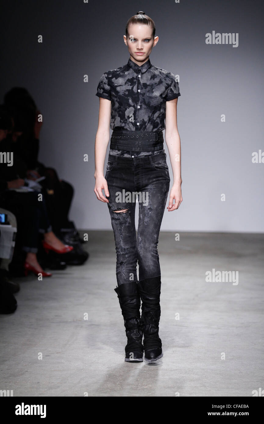 Nicolas Andreas Taralis Paris Ready to Wear Spring Summer 2011 Stock ...