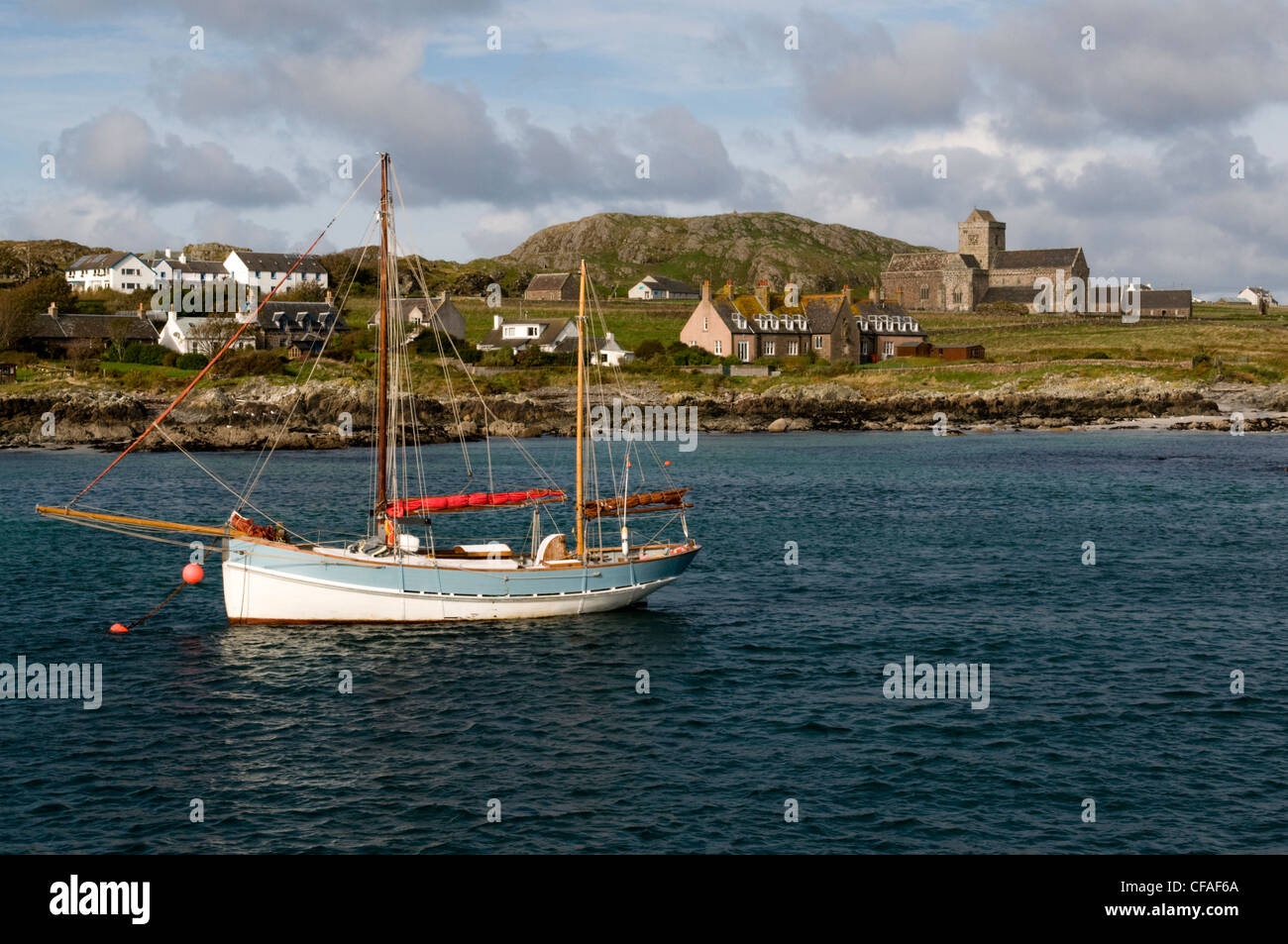 Isle of iona ferry hi-res stock photography and images - Alamy