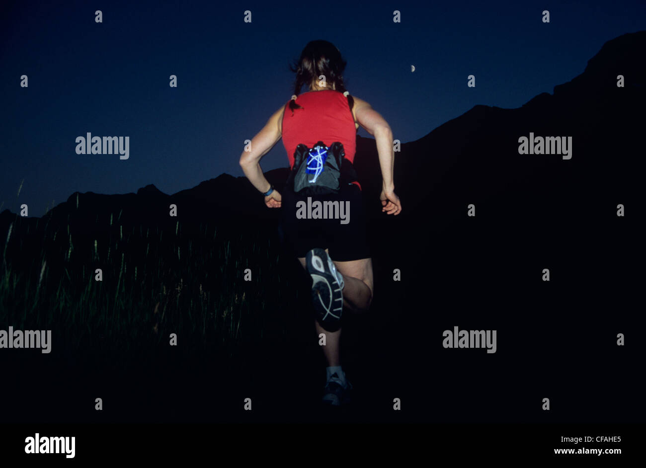 Woman jog night hi-res stock photography and images - Alamy