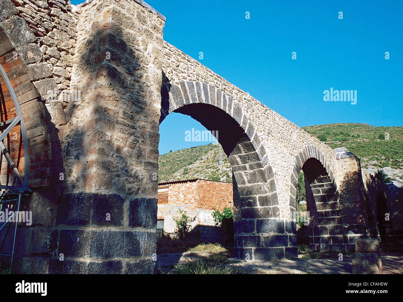 Seven arches aqueduct hi-res stock photography and images - Alamy
