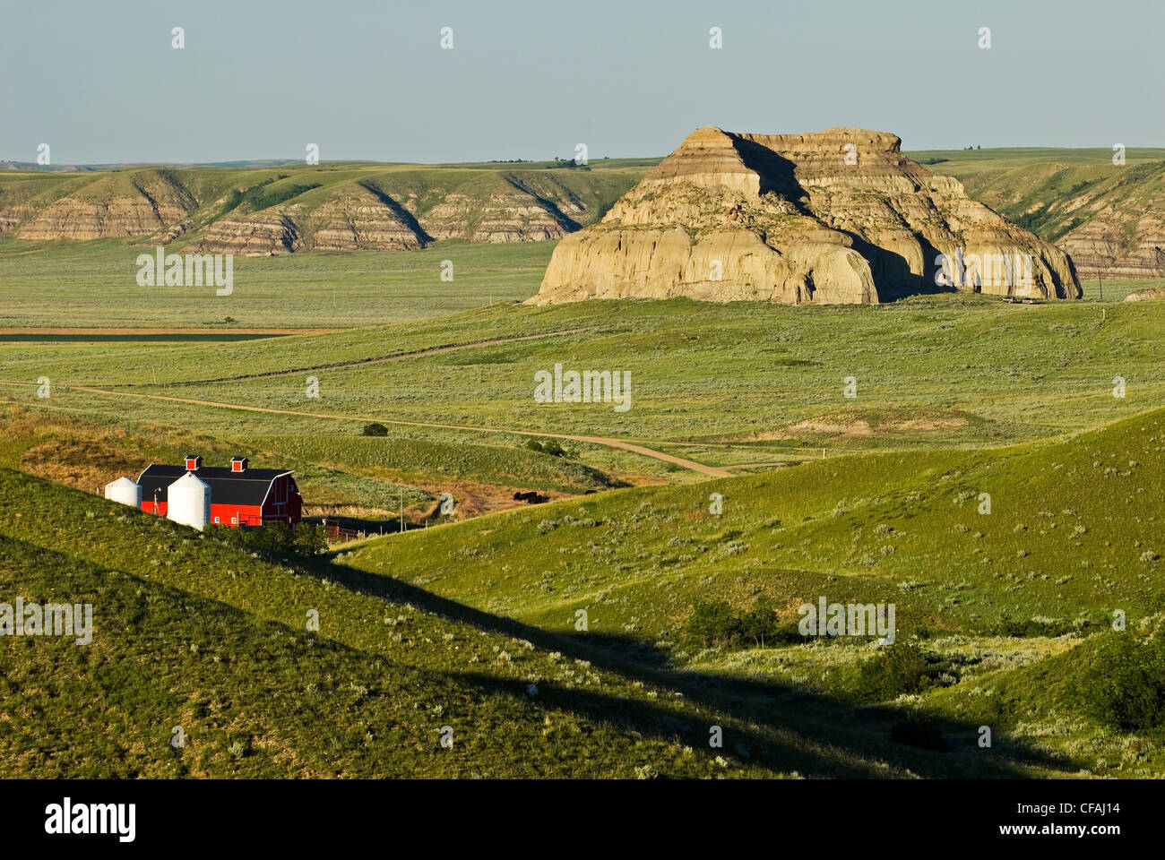 Barn red muddy field hi-res stock photography and images - Alamy