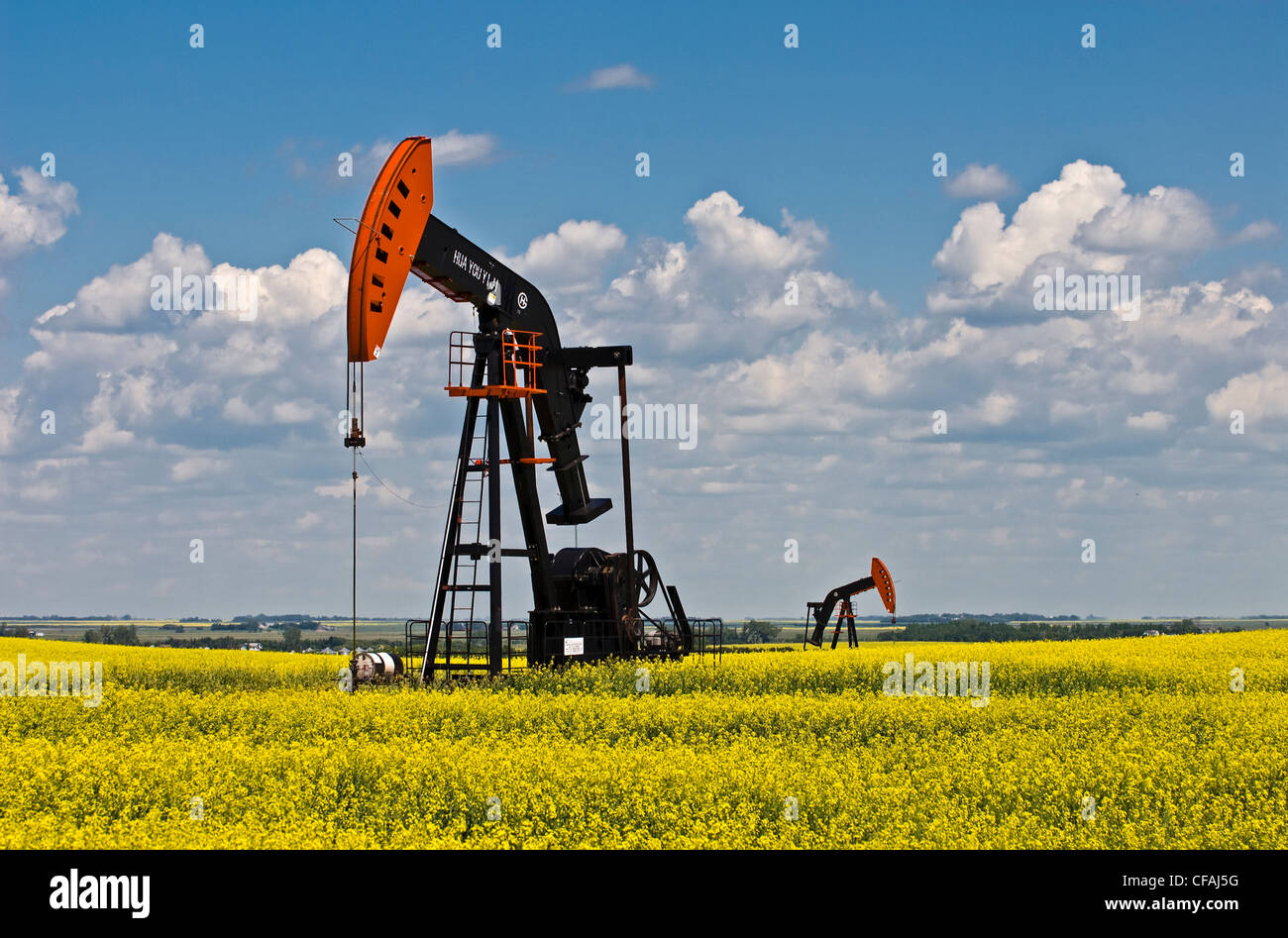 Oil wells canada hi-res stock photography and images - Alamy