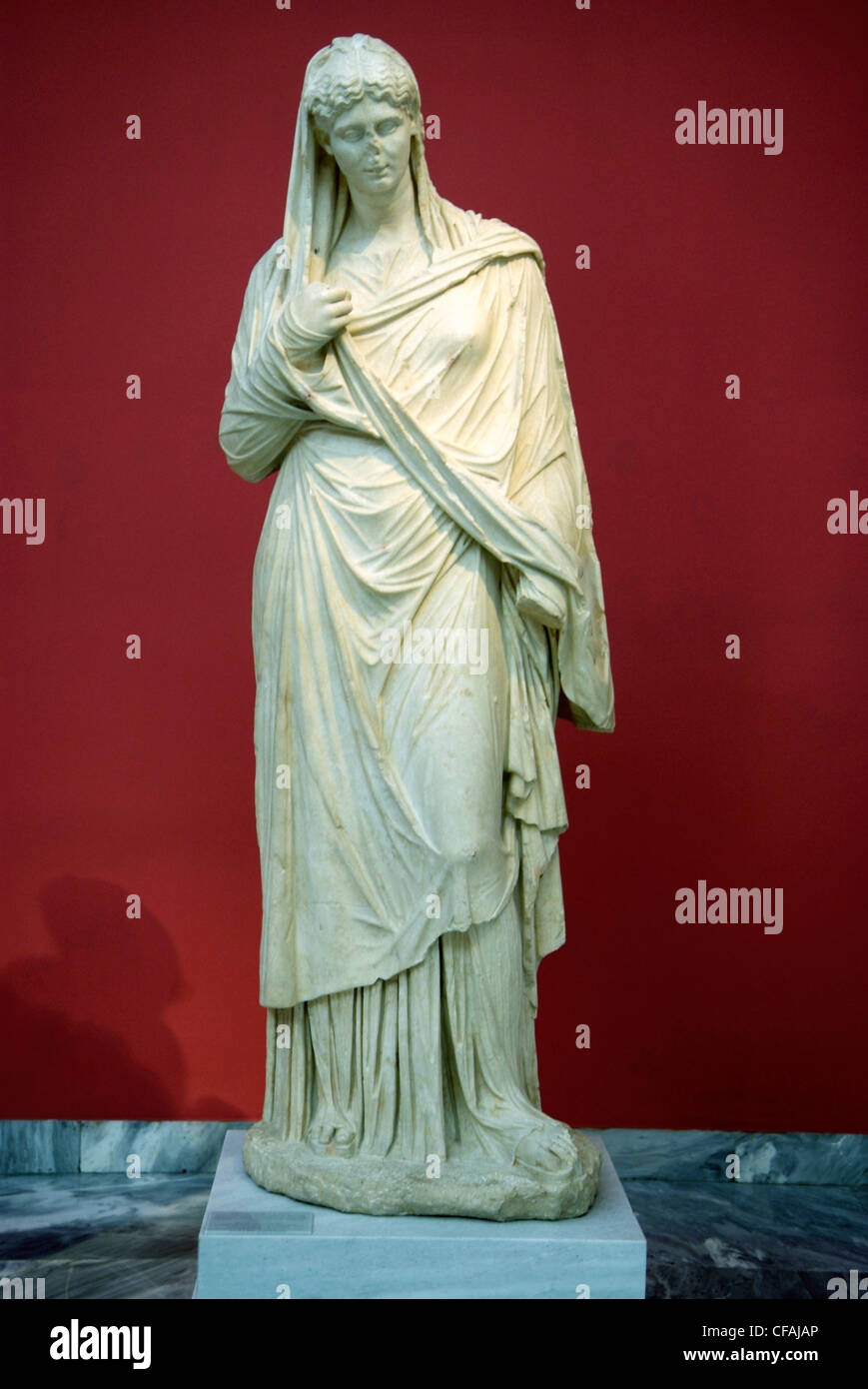 Athens The National Archaeological Museum statue Stock Photo - Alamy