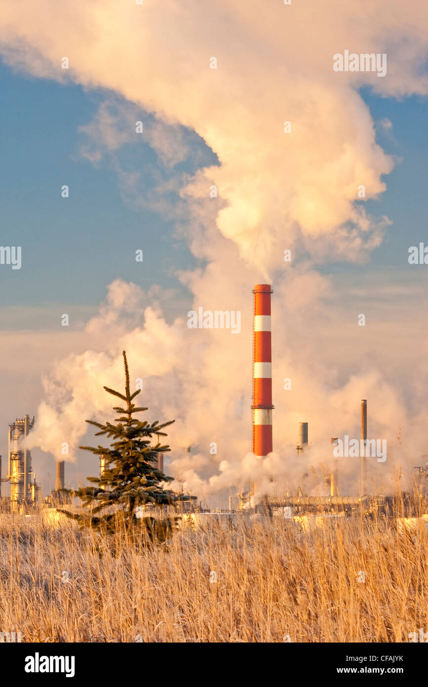 Oil refinery edmonton alberta hi-res stock photography and images - Alamy