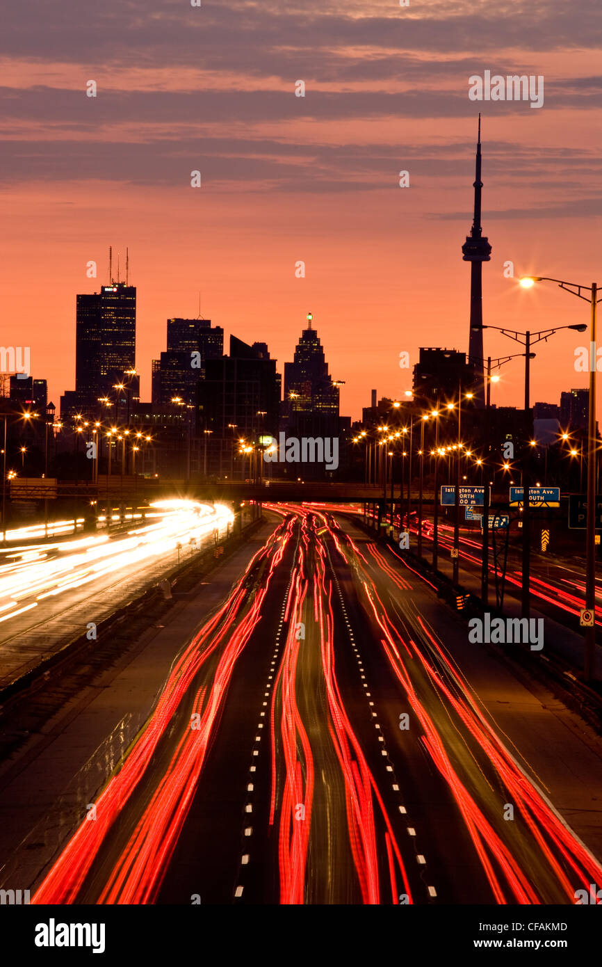 Toronto skyline qew highway morning hi-res stock photography and images ...