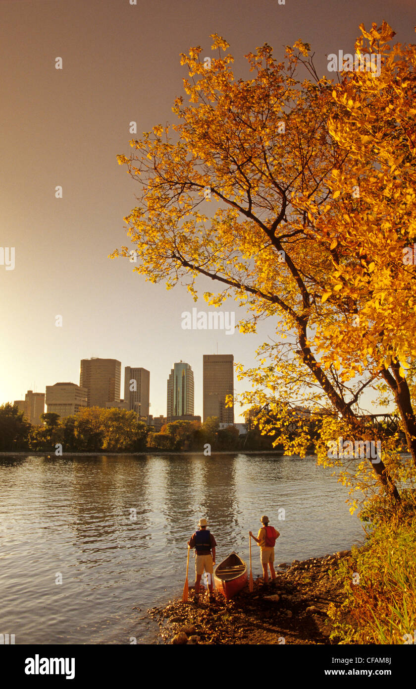 Canoeists along winnipeg river hi-res stock photography and images - Alamy
