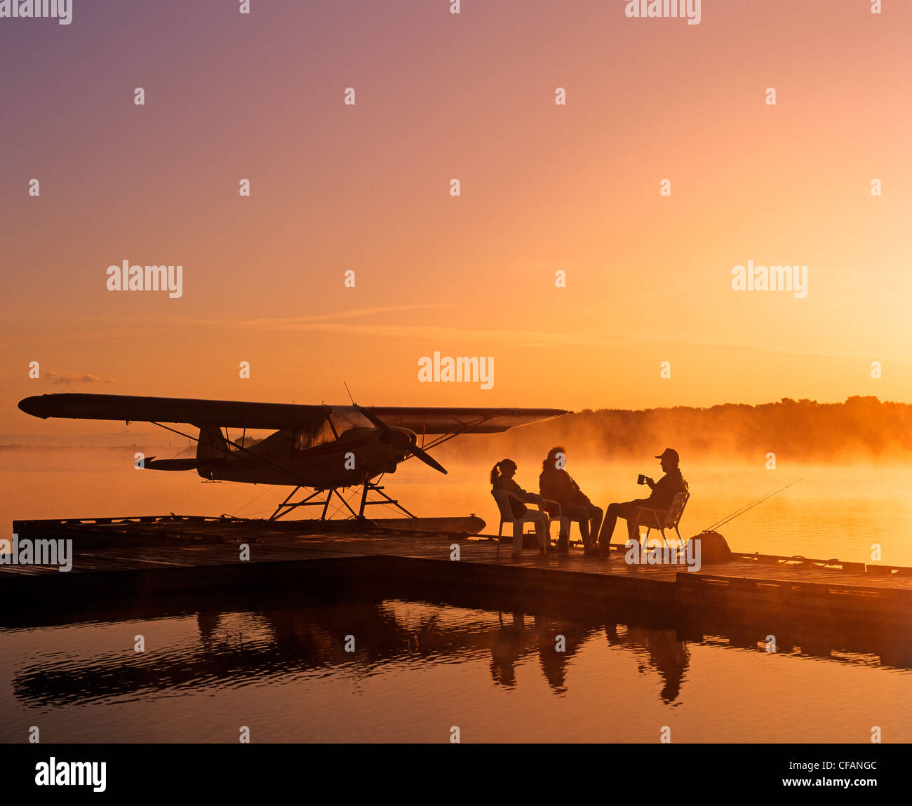 Planes silhouette hi-res stock photography and images - Alamy