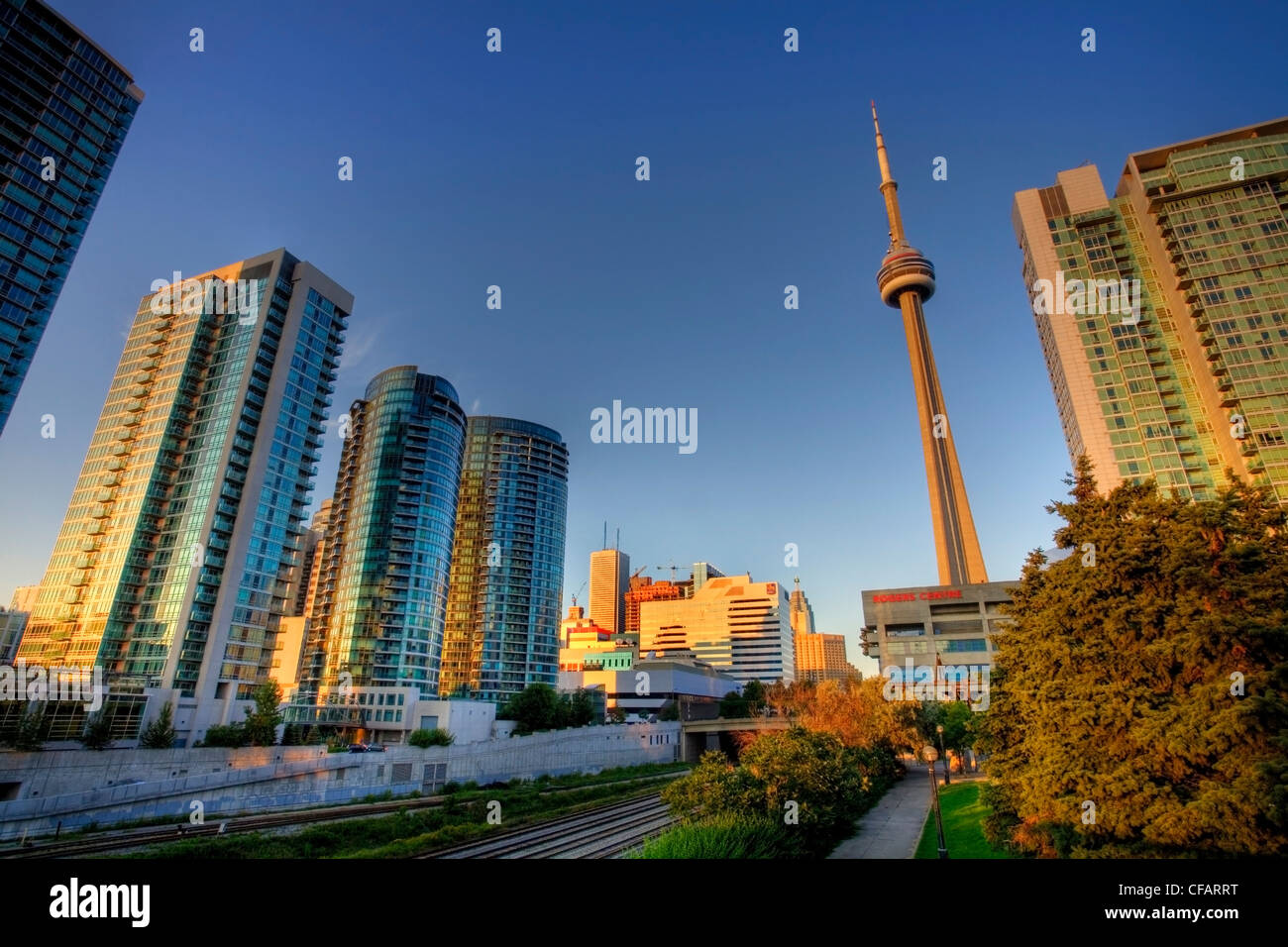 Downtown toronto tower hi-res stock photography and images - Alamy