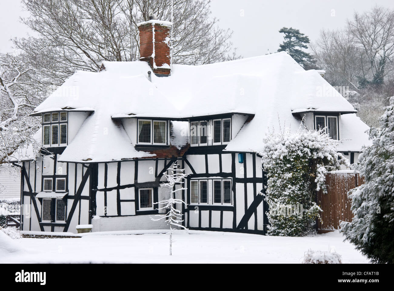 Quintessential cottage hi-res stock photography and images - Alamy