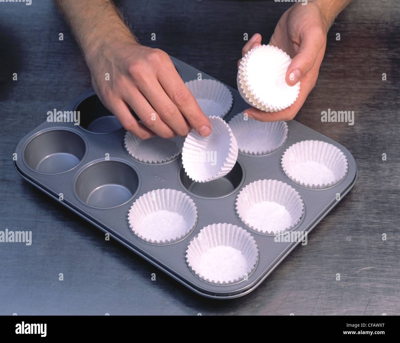 Muffins step by step hi-res stock photography and images - Alamy