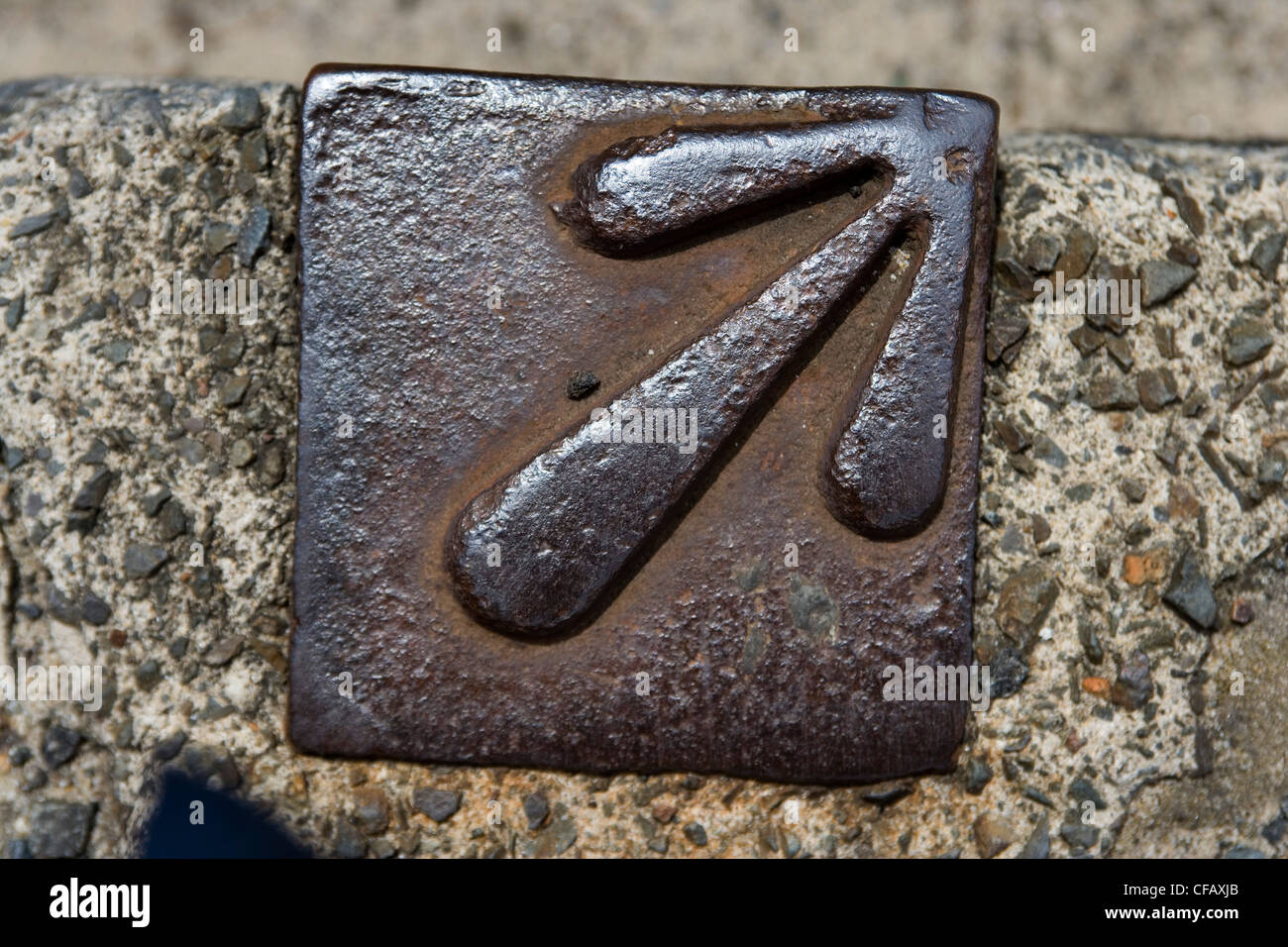 Metal arrow hi-res stock photography and images - Alamy