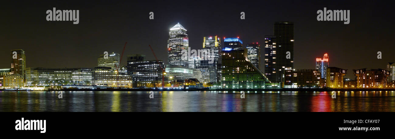 Night docklands hi-res stock photography and images - Alamy