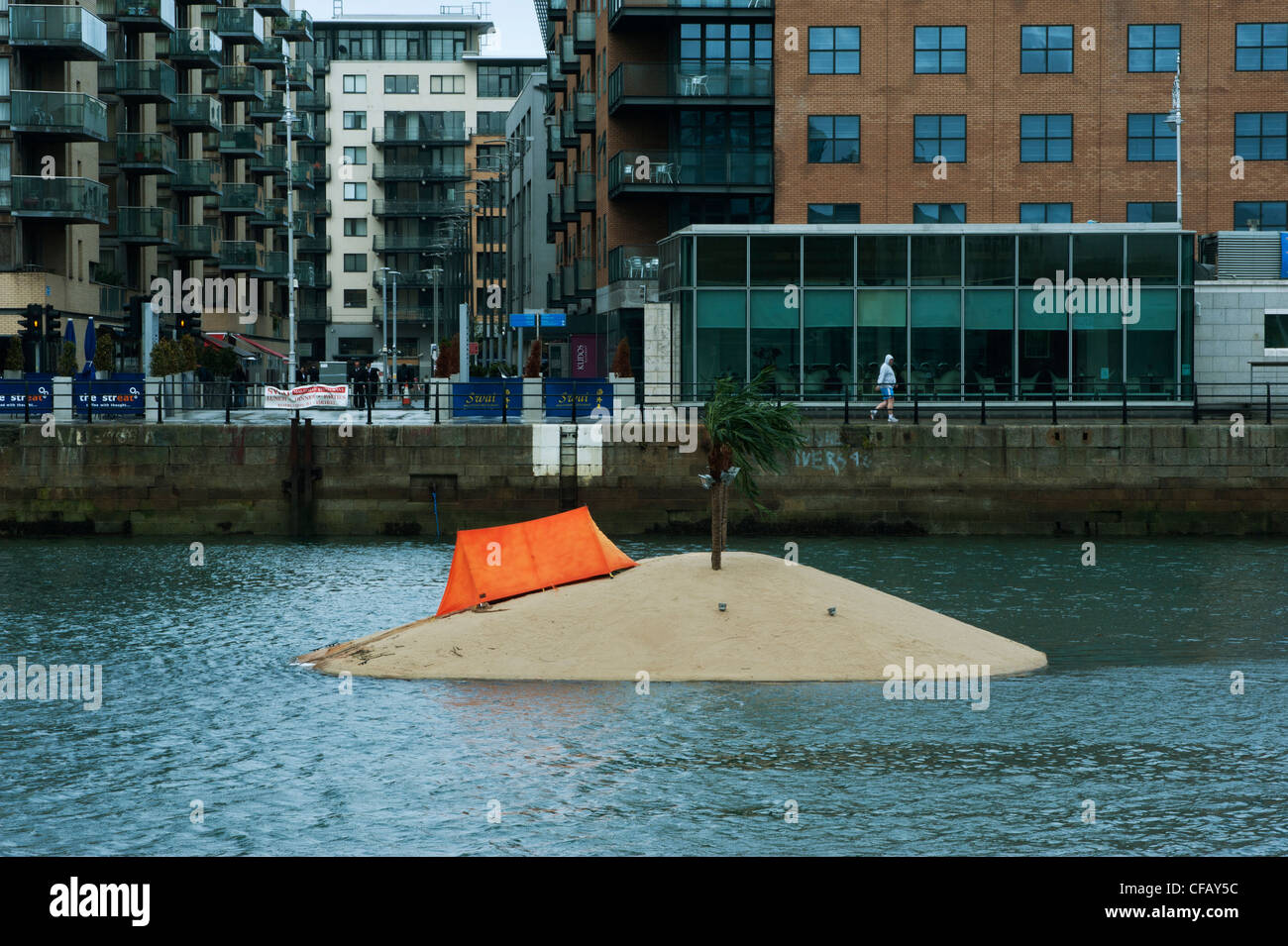 Installation of the artist Fergal McCarthy on the river Liffey Stock ...