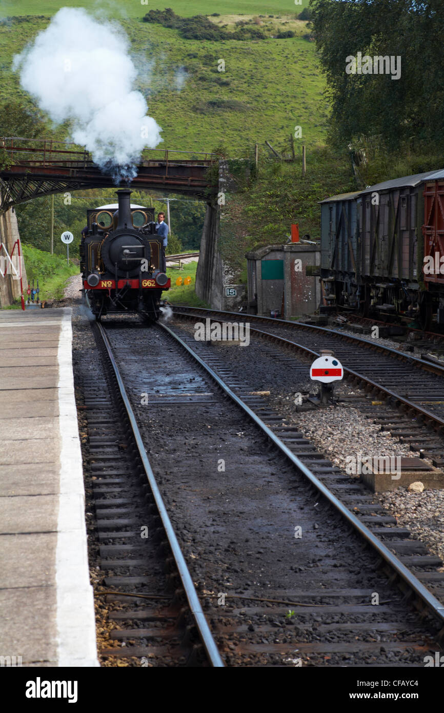 Steam train passing under bridge hi-res stock photography and images ...