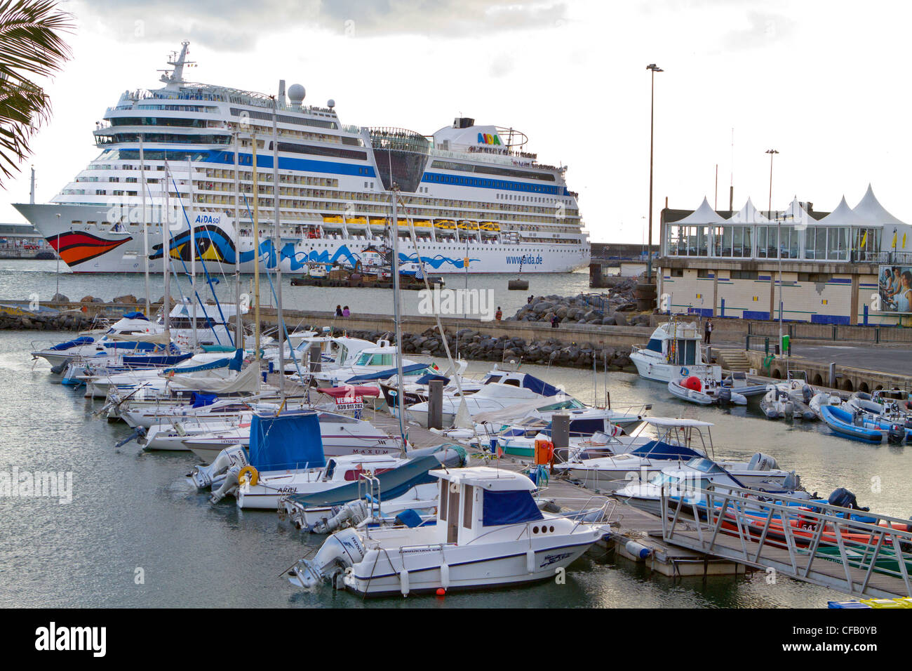 Marina do funchal hi-res stock photography and images - Alamy