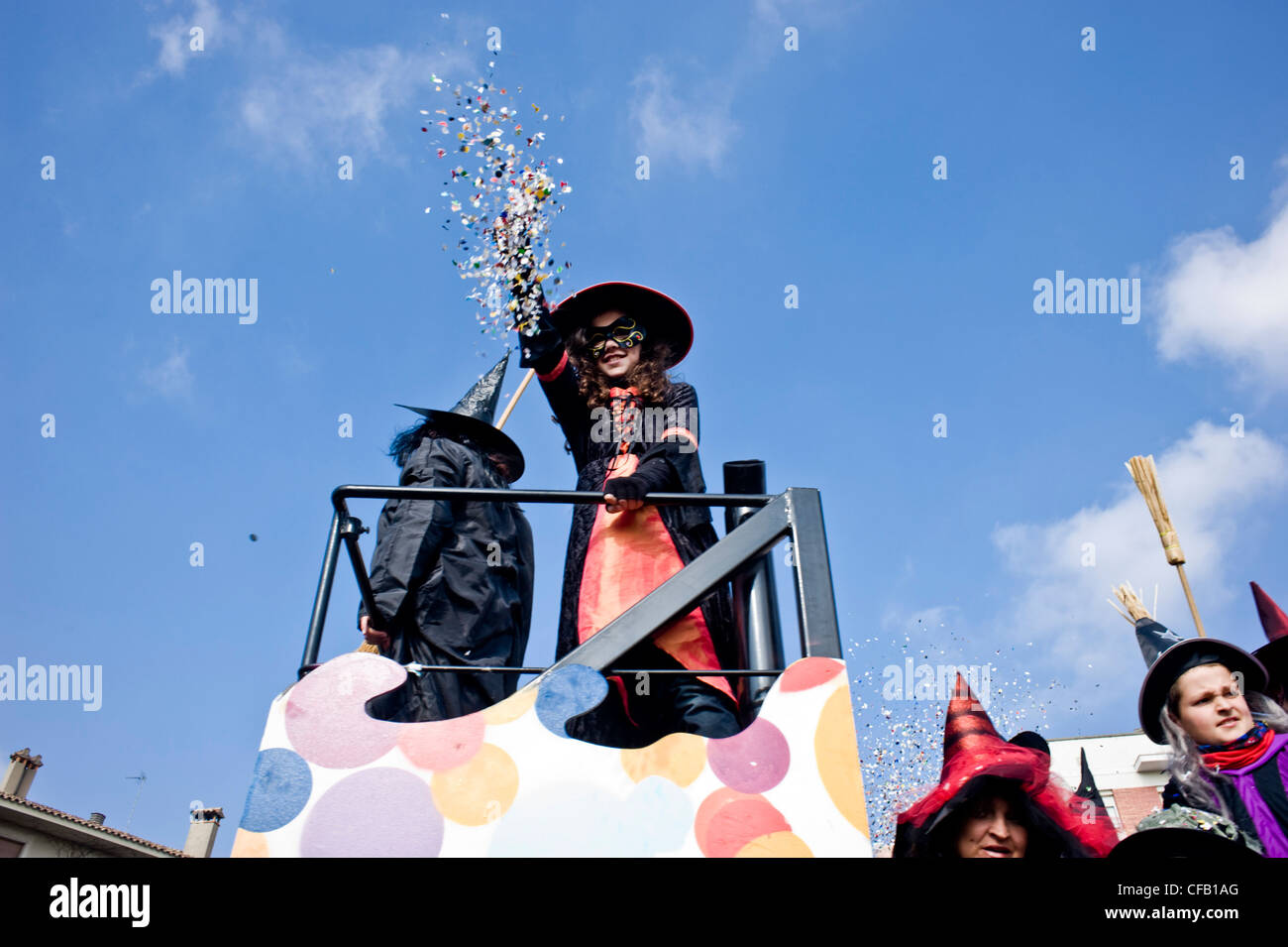 Witches, costumes and confetti at the parade of the traditional ...