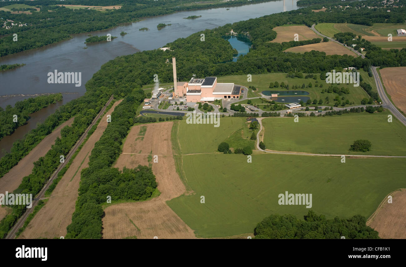 Solid waste recycling plant Stock Photo - Alamy