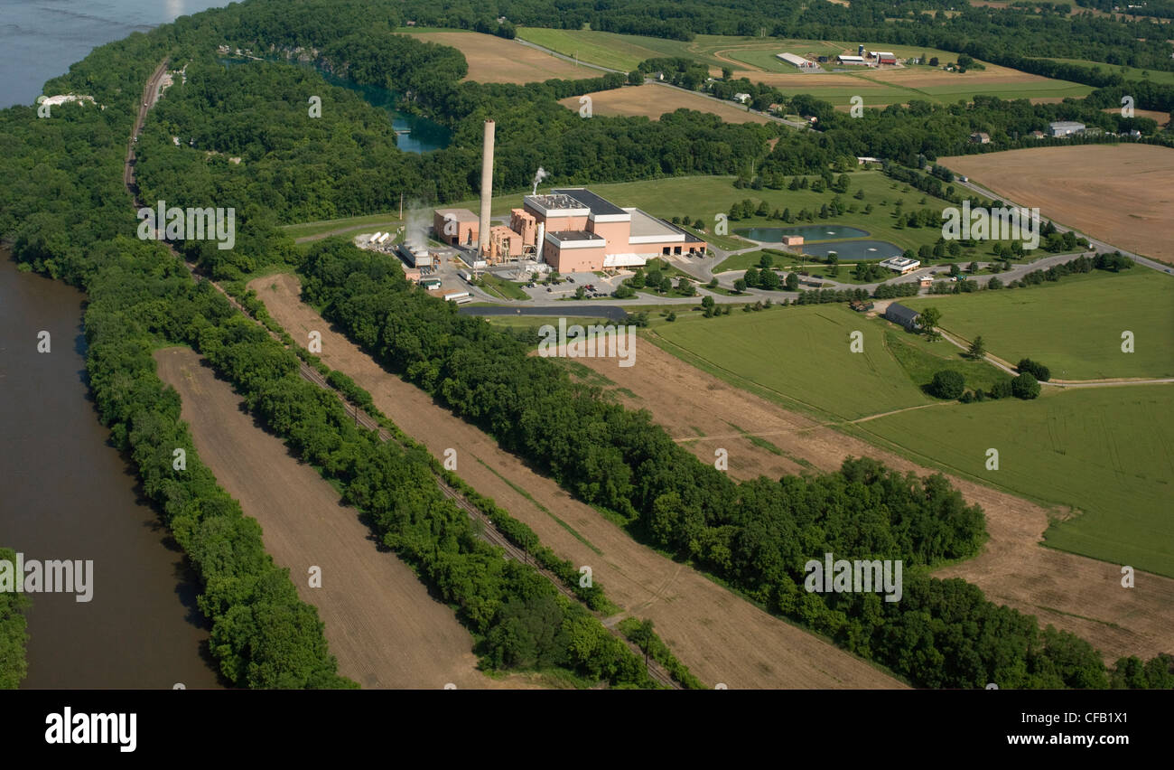 Solid waste recycling plant Stock Photo - Alamy