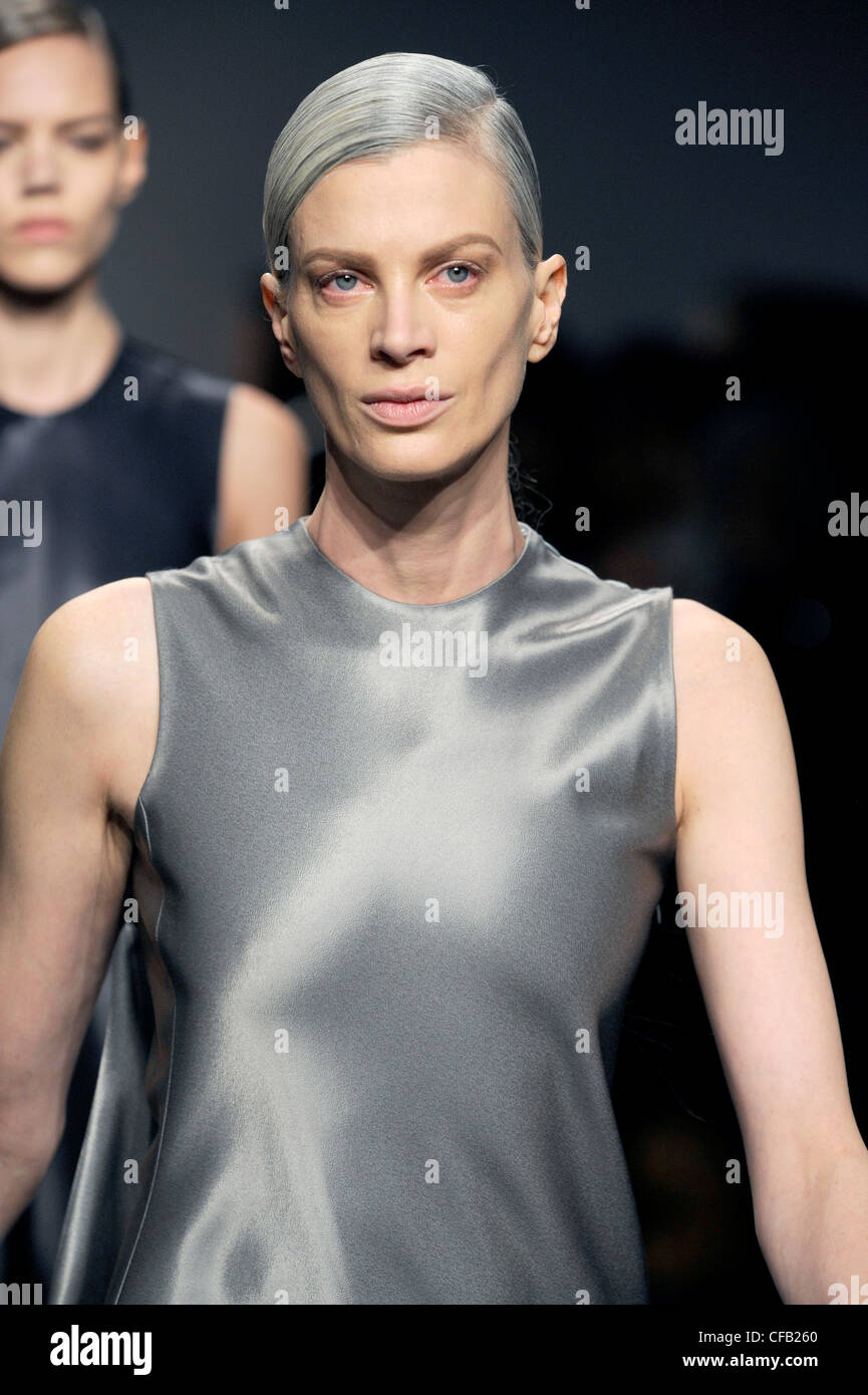 Calvin Klein New York Ready to Wear Autumn Winter American model ...