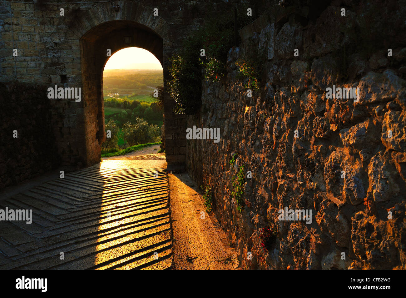 An example of the Tuscan medieval architecture in Tuscany Stock Photo ...