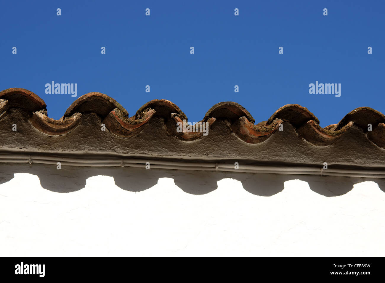 Traditional white Spanish wall, with roof tiles Stock Photo - Alamy